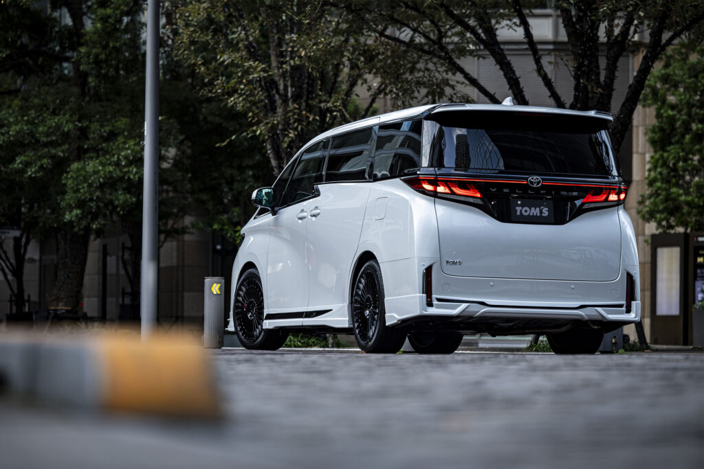 新型ヴェルファイア TOM'S パッケージ | TOM'S VELLFIRE