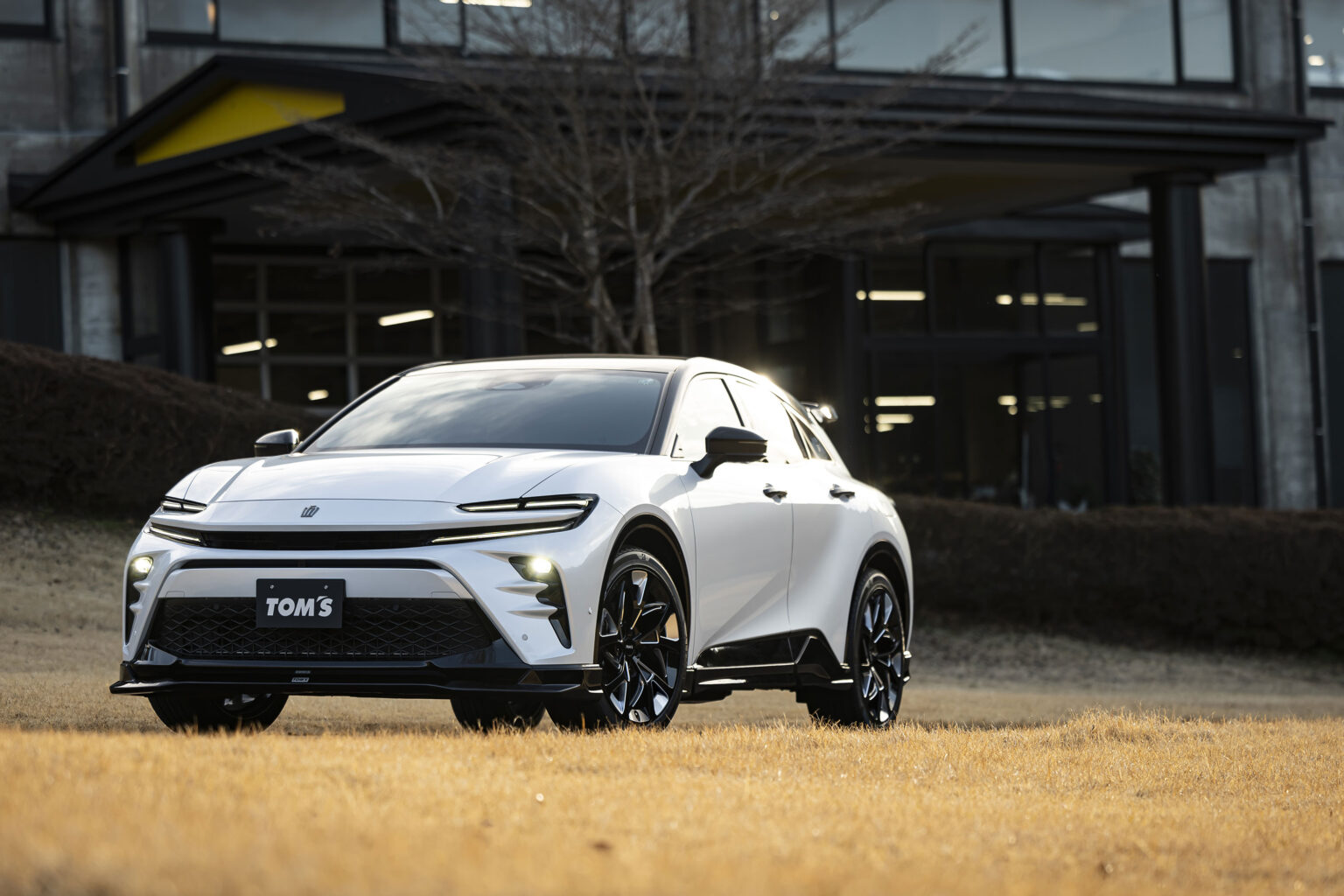 クラウンスポーツ TOM'S パッケージ | TOM'S CROWN SPORT